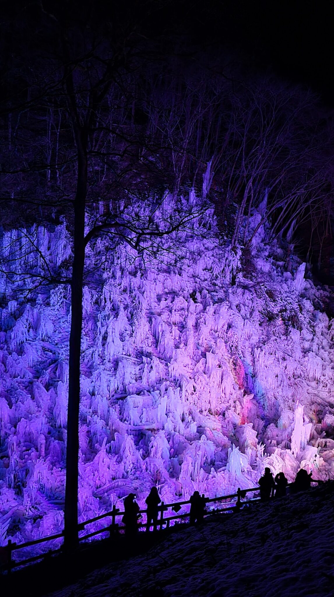 あしがくぼの氷柱｜ピンクに染まる氷柱とシルエット - 関東風景紀行-絶景を撮影しに行こう-Breathtaking Scenery ...